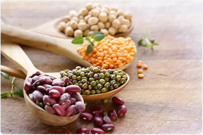 Mhando dzakasiyana siyana - bhinzi, nyemba, chickpeas, mung beans - Mufananidzo Chikwereti: Dream79 / Shutterstock