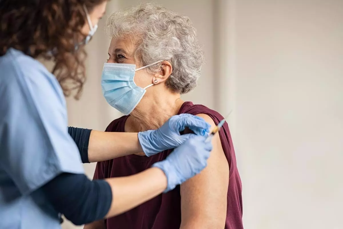 Pētījums: Otrās alerģiskas reakcijas risks pret SARS-CoV-2 vakcīnām. Sistemātisks pārskats un metaanalīze. Attēla kredīts: Rido/Shutterstock