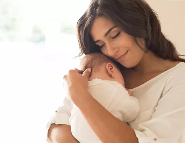 Teu aya bédana dina TEWL antara bayi anu dimandian ku cai nyalira atanapi nganggo nyeuseuh orok