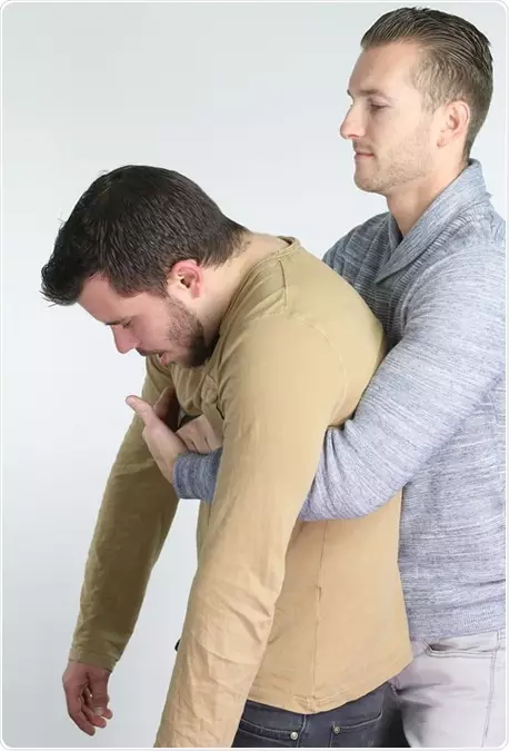 Heimlich Maneuver - ചിത്രത്തിന്റെ പകർപ്പവകാശം: rdrgraphe / Shutterstock